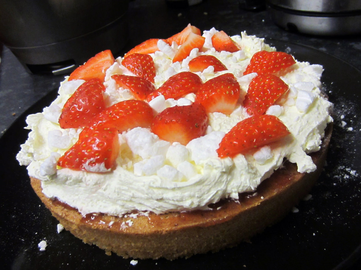 Recipe: Eton Mess Cake - Jem – UK blogger